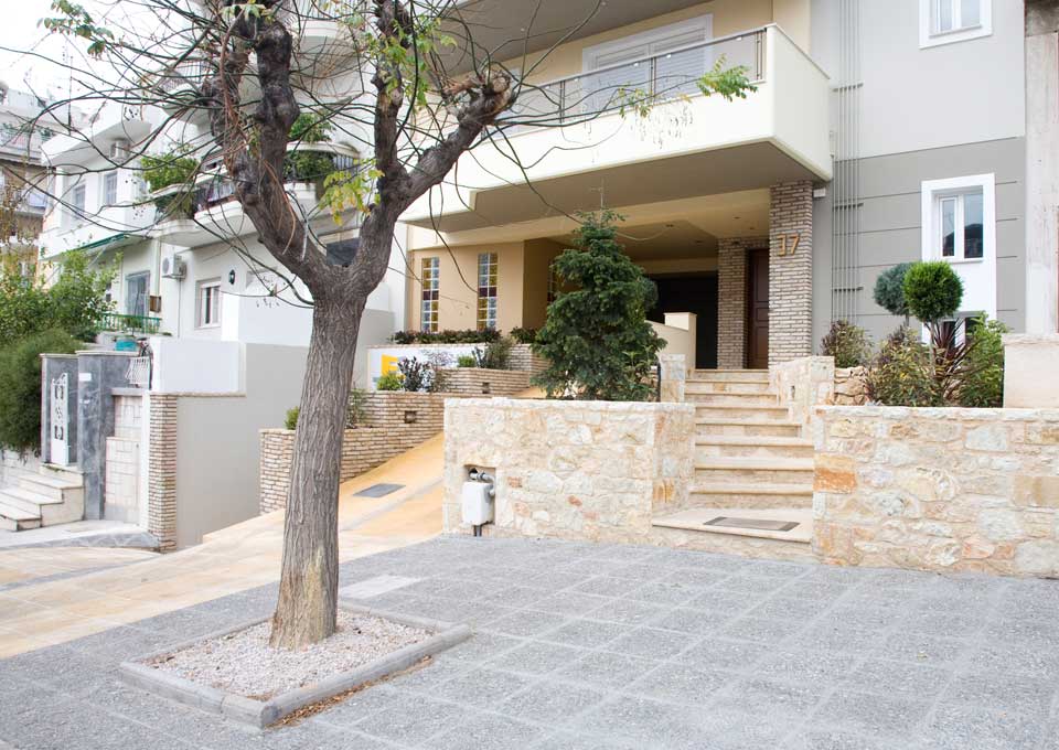 ΠΟΛΥΚΑΤΟΙΚΙΑ ΣΤΗΝ ΠΑΡΝΗΘΟΣ